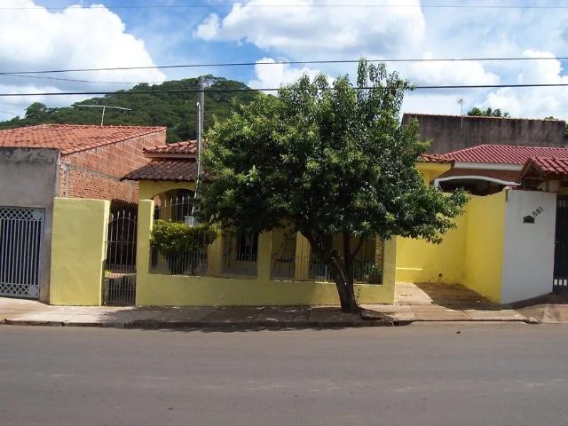 Casa com 3 Quartos e 1 banheiro à Venda, 120 m² por R$ 300.000