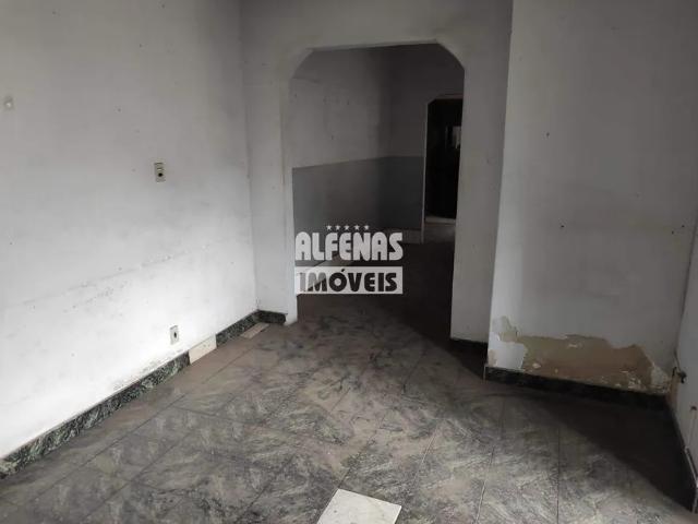 Casa com 3 Quartos e 1 banheiro à Venda, 120 m² por R$ 370.000