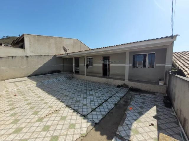 Casa com 3 Quartos e 1 banheiro à Venda, 131 m² por R$ 345.000