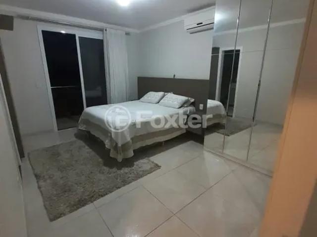 Casa com 3 Quartos e 1 banheiro à Venda, 145 m² por R$ 835.000