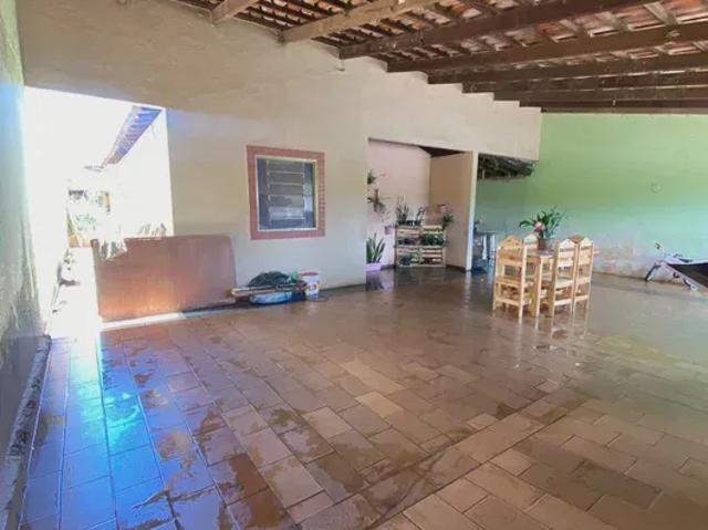Casa com 3 Quartos e 1 banheiro à Venda, 152 m² por R$ 150.000