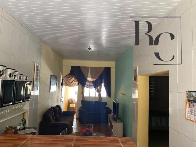 Casa com 3 Quartos e 1 banheiro à Venda, 174 m² por R$ 210.000