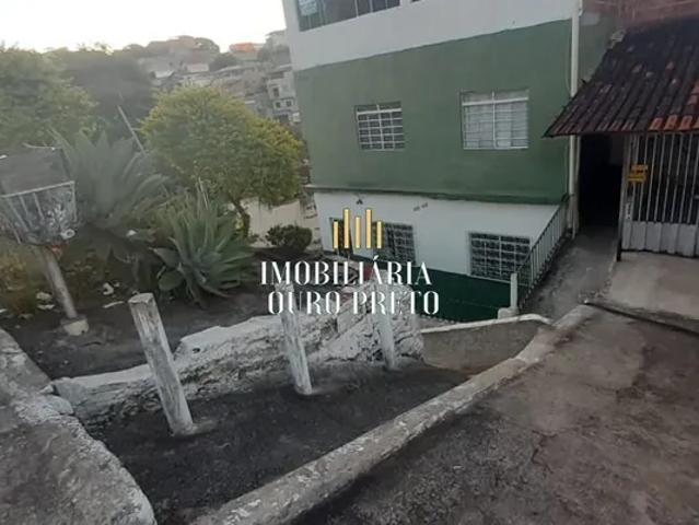 Casa com 3 Quartos e 1 banheiro à Venda, 180 m² por R$ 1.899.000