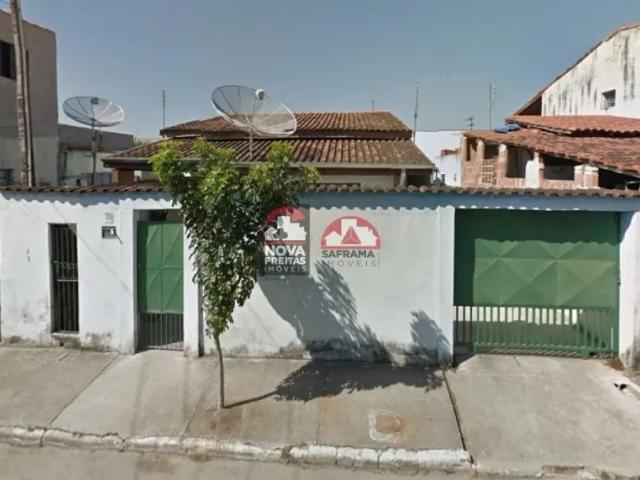 Casa com 3 Quartos e 1 banheiro à Venda, 194 m² por R$ 230.000