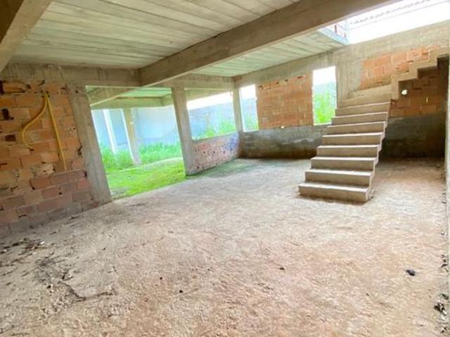 Casa com 3 Quartos e 1 banheiro à Venda, 192 m² por R$ 360.000