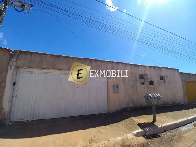 Casa com 3 Quartos e 1 banheiro à Venda, 200 m² por R$ 230.000