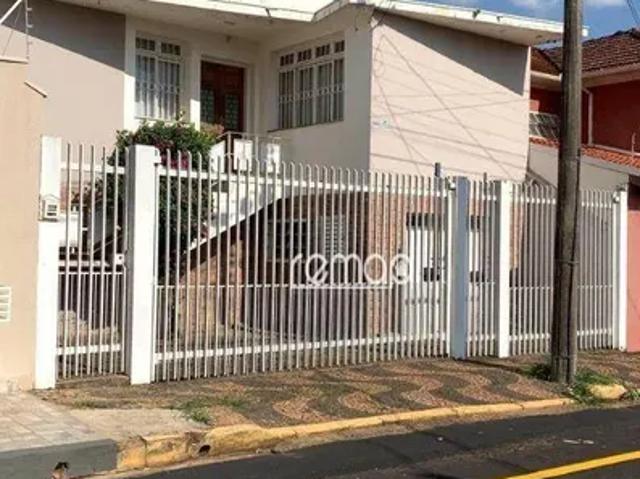 Casa com 3 Quartos e 1 banheiro à Venda, 200 m² por R$ 635.000