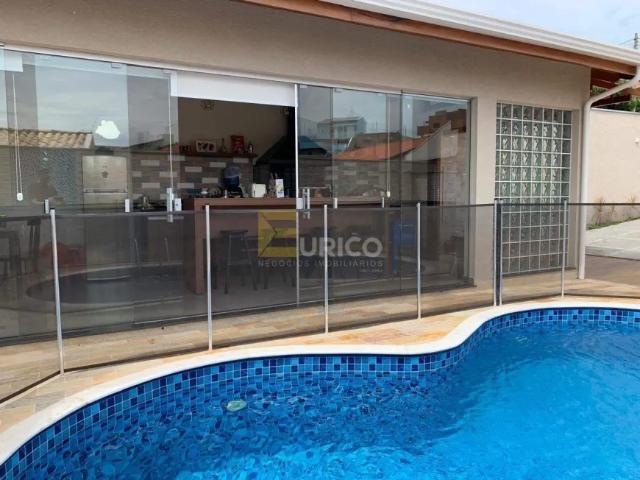 Casa com 3 Quartos e 1 banheiro à Venda, 200 m² por R$ 930.000