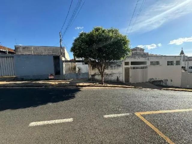 Casa com 3 Quartos e 1 banheiro à Venda, 212 m² por R$ 195.000