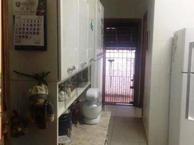 Casa com 3 Quartos e 1 banheiro à Venda, 256 m² por R$ 320.000