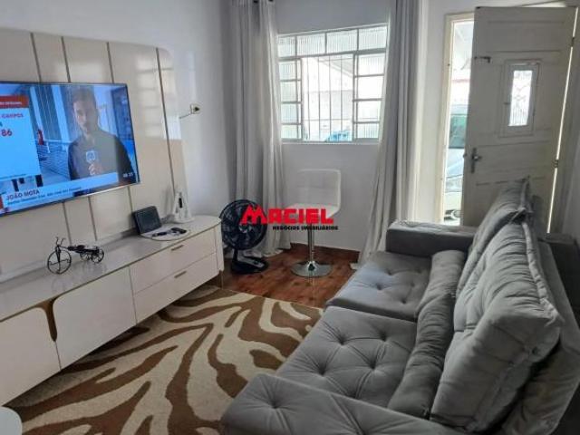 Casa com 3 Quartos e 1 banheiro à Venda, 252 m² por R$ 740.000,00