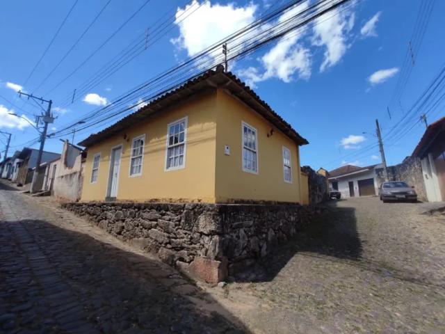 Casa com 3 Quartos e 1 banheiro à Venda, 300 m² por R$ 520.000