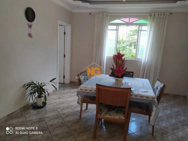 Casa com 3 Quartos e 1 banheiro à Venda, 360 m² por R$ 1.100.000