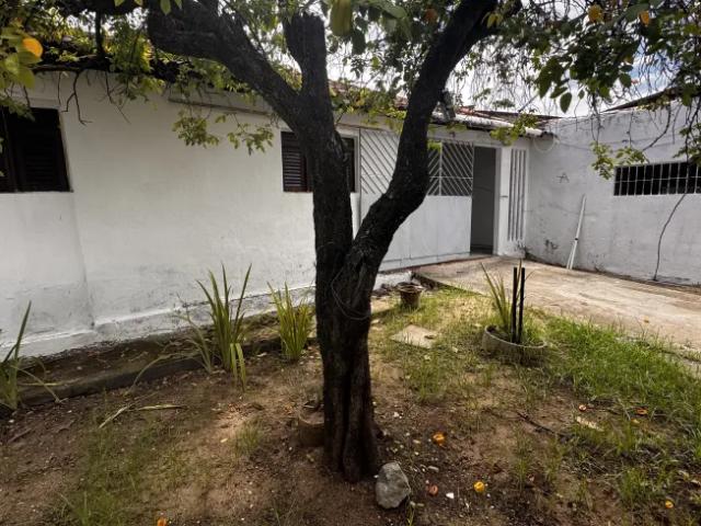 Casa com 3 Quartos e 1 banheiro à Venda, 80 m² por R$ 380.000