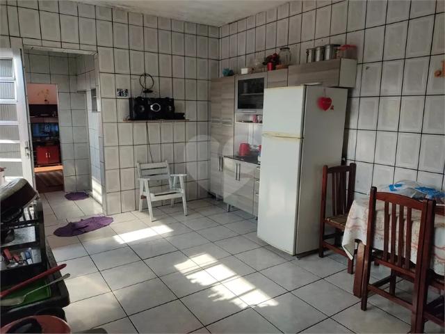 Casa com 3 Quartos e 1 banheiro à Venda, 90 m² por R$ 300.000