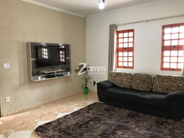 Casa com 3 Quartos e 1 banheiro à Venda, 90 m² por R$ 350.000