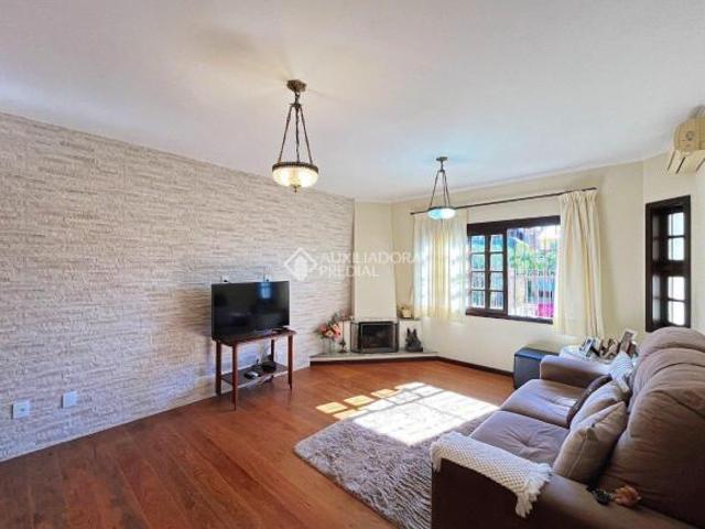Casa com 3 quartos e 1 suíte no Bairro Espírito Santo