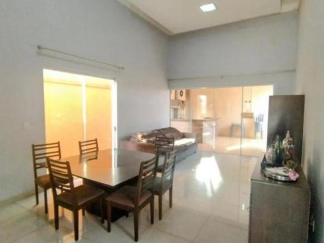 Casa com 3 quartos e 210 m² à venda em Vila Lavínia