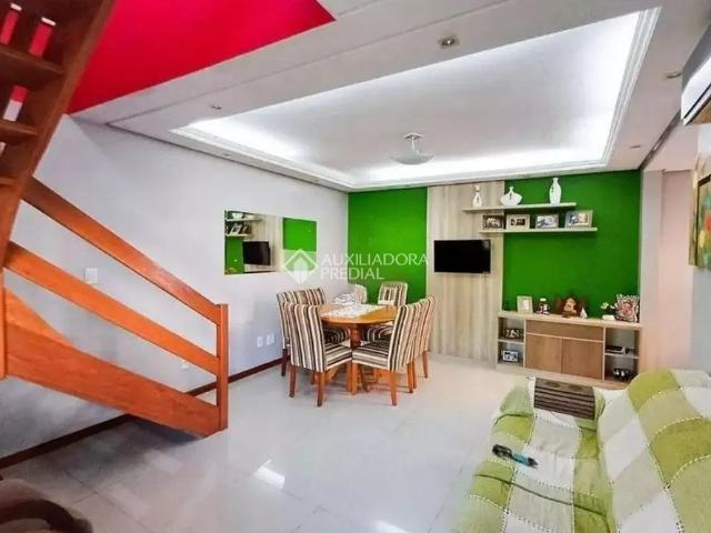 Casa com 3 quartos e 220m² para alugar em Cavalhada, Porto Alegre