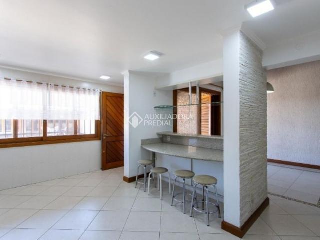 Casa com 3 quartos e 229m² para alugar em Tristeza, Porto Alegre