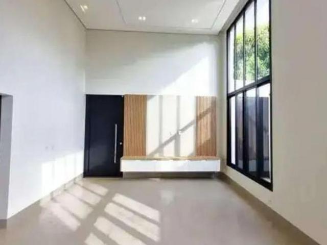 Casa com 3 quartos e 230 m² à venda em Jardim Quaresmeira