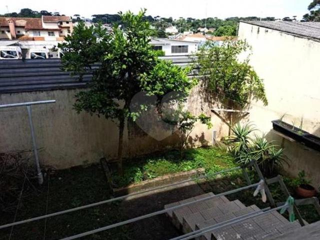 Casa com 3 quartos e 233 m² à venda em Uberaba, Curitiba