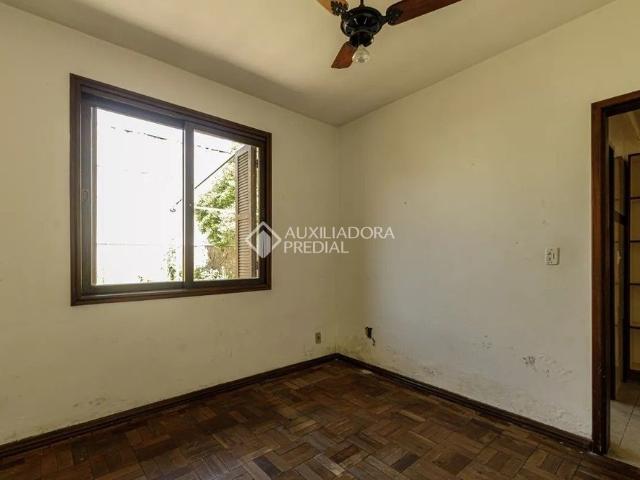 Casa com 3 quartos e 240m² para alugar em Jardim Planalto, Porto Alegre