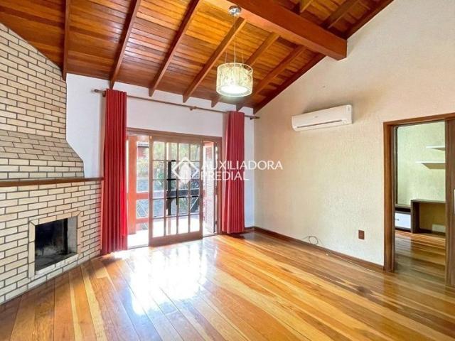 Casa com 3 quartos e 263m² para alugar em Parque Santa Fé, Porto Alegre