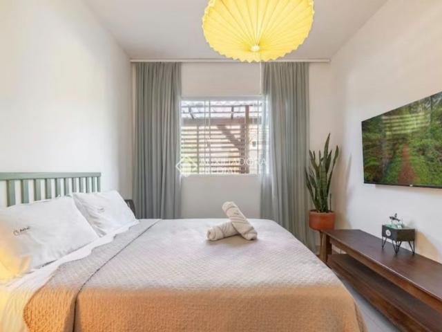 Casa com 3 quartos e 270m² para alugar em Campeche, Florianópolis