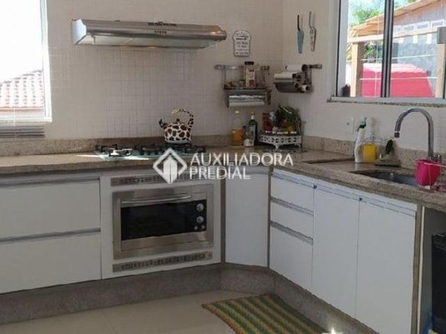 Casa com 3 quartos e 270m² para alugar em Ribeirão da Ilha, Florianópolis