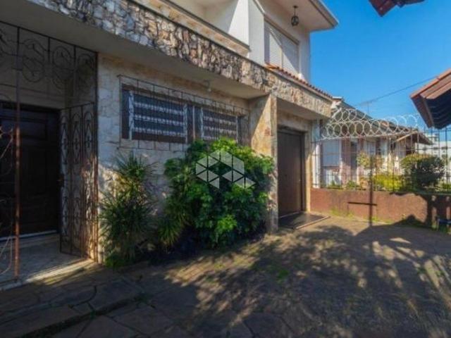 Casa com 3 quartos e 280m² à venda no bairro Chácara das Pedras