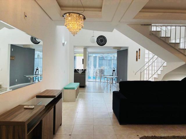 Casa com 3 quartos e 292m² para alugar em Pedra Branca, Palhoça