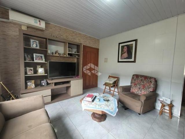 Casa com 3 Quartos e 2 banheiros. 4 vagas, à Venda com 110m² privativos, no bairro Bom Sucesso, Gr