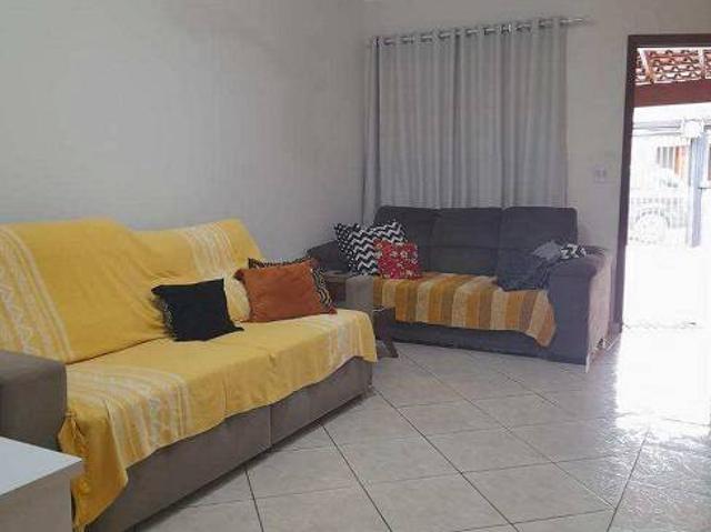 Casa com 3 Quartos e 2 banheiros à Venda, 140 m² por R$ 345.000