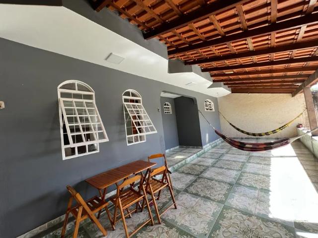 Casa com 3 Quartos e 2 banheiros à Venda, 140 m² por R$ 310.000