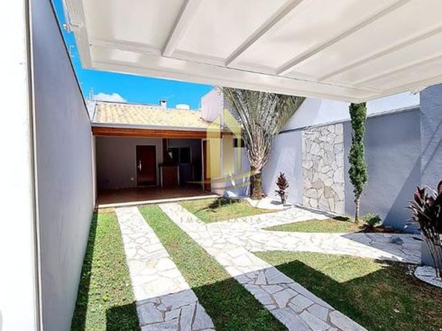 Casa com 3 Quartos e 2 banheiros à Venda, 140 m² por R$ 520.000