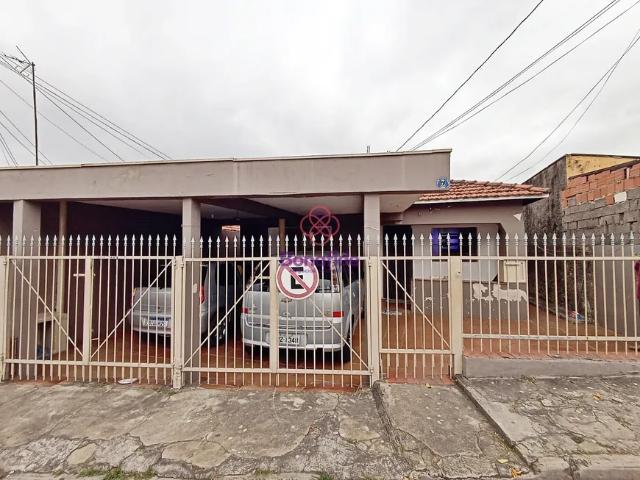 Casa com 3 Quartos e 2 banheiros à Venda, 142 m² por R$ 380.000