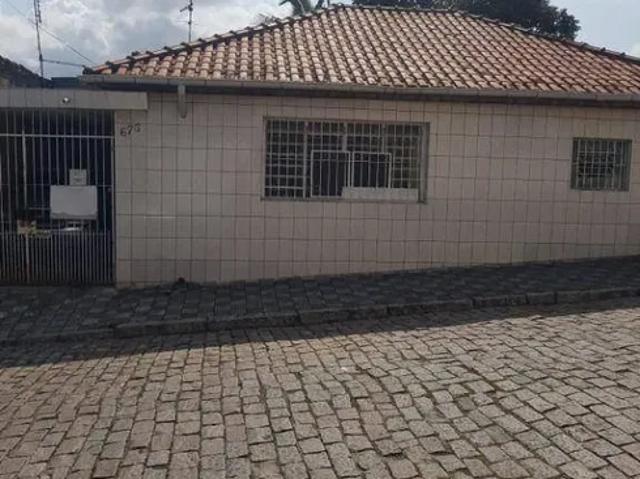 Casa com 3 Quartos e 2 banheiros à Venda, 147 m² por R$ 320.000