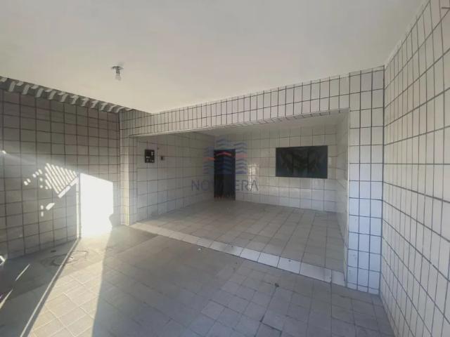 Casa com 3 Quartos e 2 banheiros à Venda, 146 m² por R$ 300.000