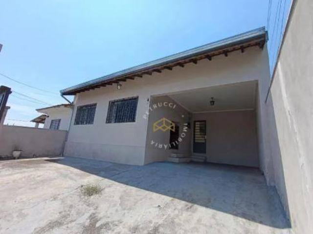 Casa com 3 Quartos e 2 banheiros à Venda, 148 m² por R$ 590.000