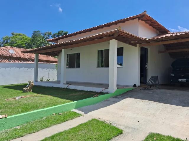 Casa com 3 Quartos e 2 banheiros à Venda, 153 m² por R$ 295.000