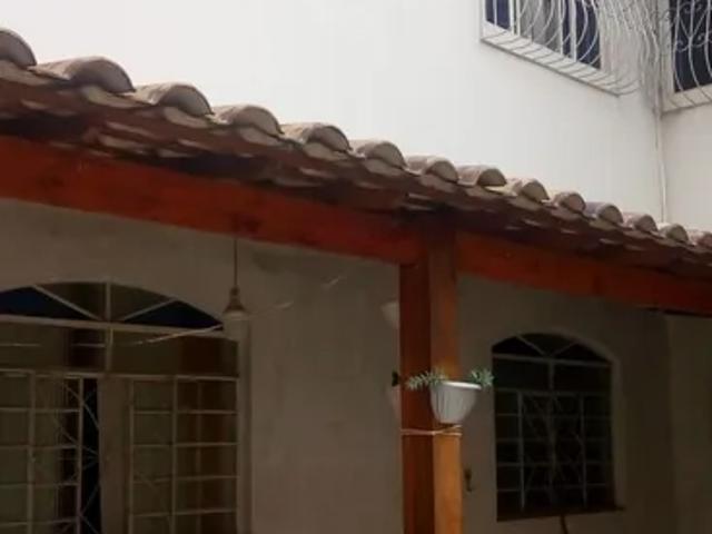 Casa com 3 Quartos e 2 banheiros à Venda, 153 m² por R$ 300.000