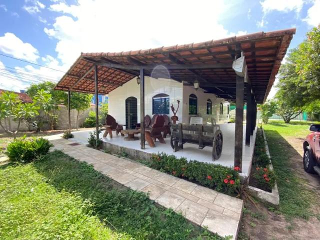 Casa com 3 Quartos e 2 banheiros à Venda, 150 m² por R$ 1.200.000