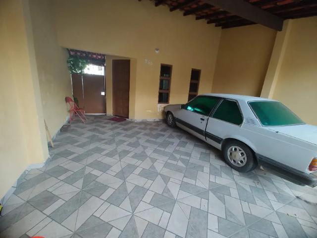 Casa com 3 Quartos e 2 banheiros à Venda, 150 m² por R$ 280.000