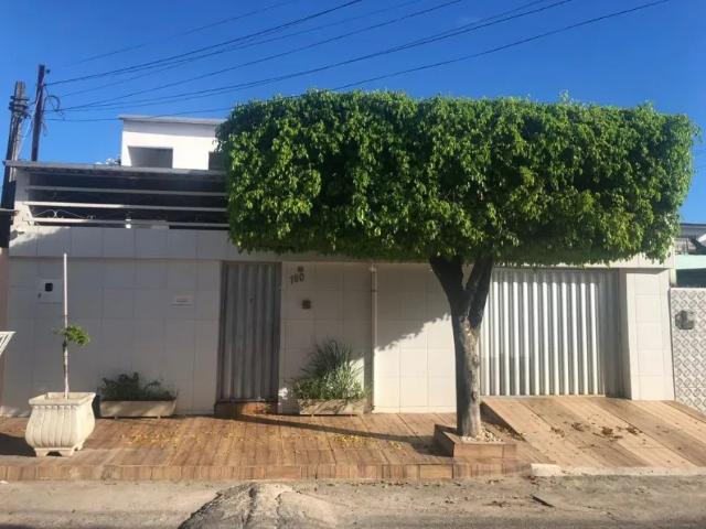 Casa com 3 Quartos e 2 banheiros à Venda, 150 m² por R$ 360.000