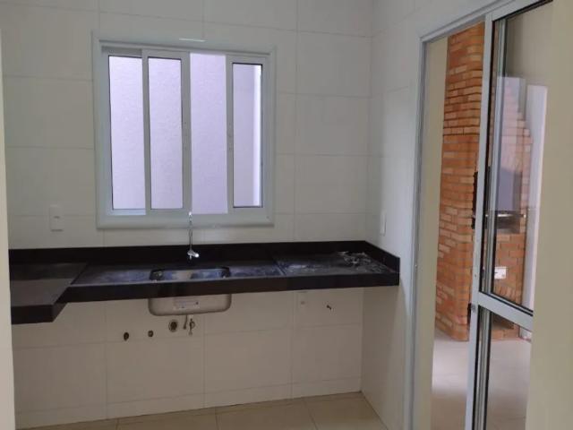 Casa com 3 Quartos e 2 banheiros à Venda, 150 m² por R$ 610.000