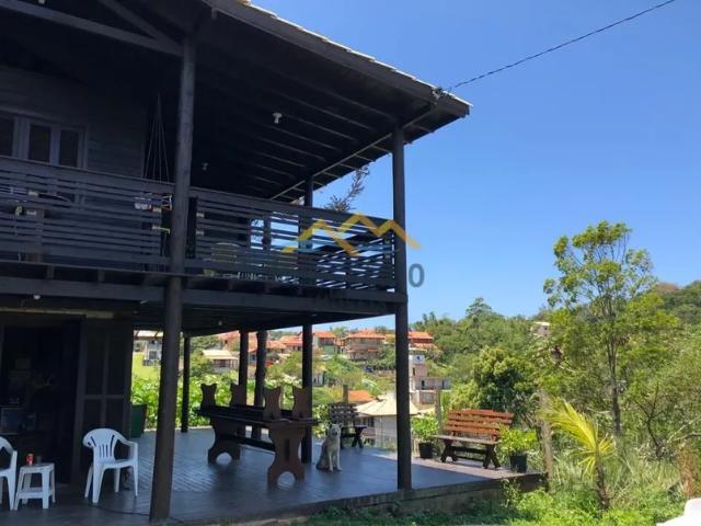 Casa com 3 Quartos e 2 banheiros à Venda, 150 m² por R$ 636.000