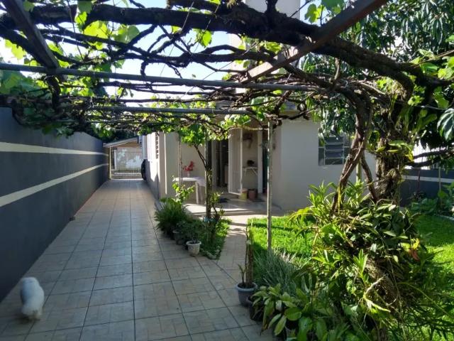 Casa com 3 Quartos e 2 banheiros à Venda, 155 m² por R$ 380.000