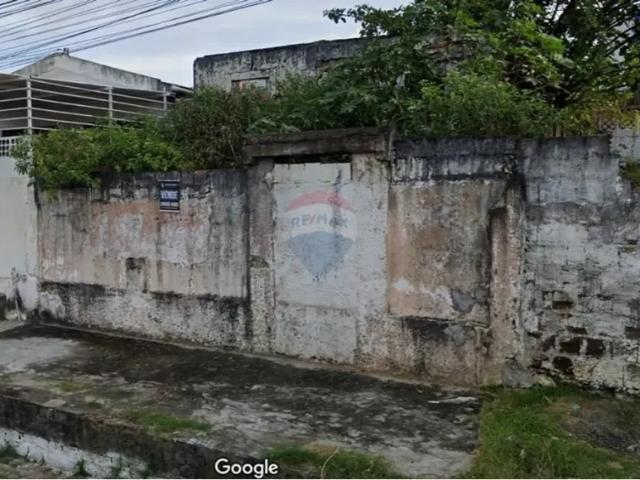 Casa com 3 Quartos e 2 banheiros à Venda, 162 m² por R$ 105.000