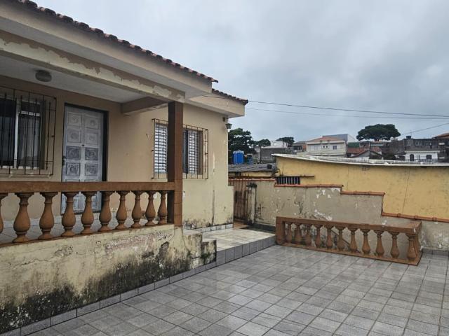 Casa com 3 quartos e 2 banheiros a venda, 164m2 Jardim Rincão Aruja SP